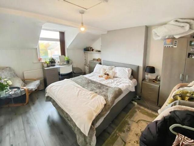 5 bedroom terraced house for rent in Booth Avenue, Manchester, Greater Manchester, M14
