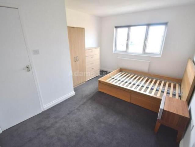 5 bedroom terraced house for rent in Basingstoke Road, Reading, RG2