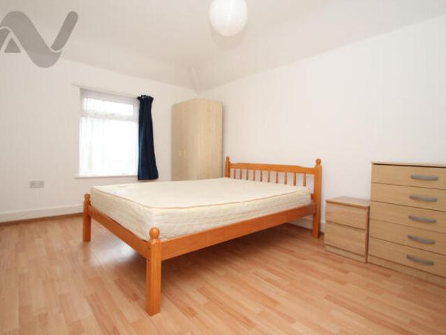 5 bedroom terraced house for rent in Beatrice Road, Finsbury Park, London, N4 4PD, N4