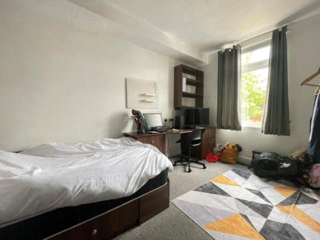 5 bedroom terraced house for rent in Beechwood Mount, Burley, Leeds, LS4