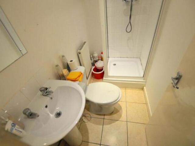 5 bedroom terraced house for rent in Beechwood Mount, Leeds, LS4