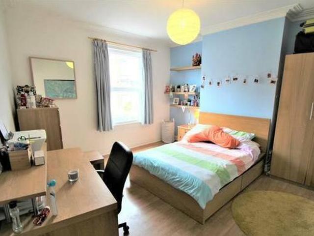 5 bedroom terraced house for rent in Beechwood View Burley Leeds LS4 2LP LS4