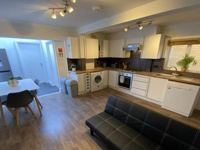5 Bedroom Terraced House For Rent In Beeston