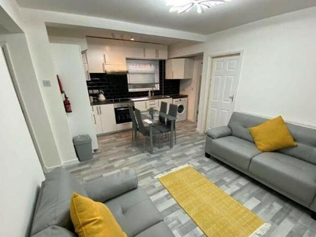 5 Bedroom Terraced House For Rent In Beeston