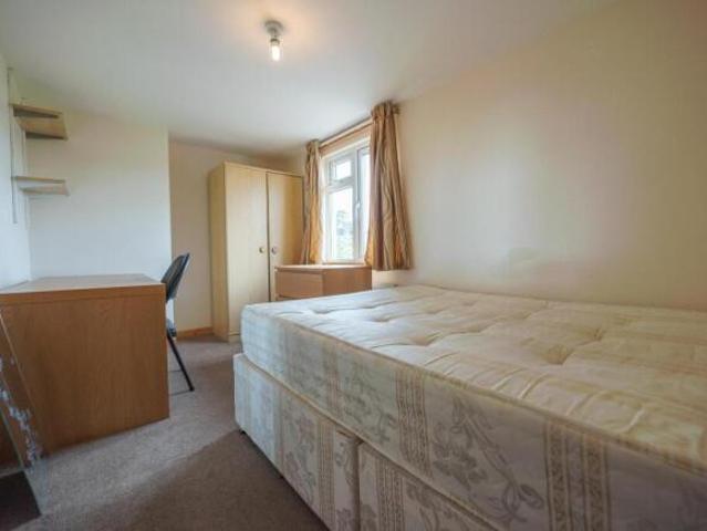 5 bedroom terraced house for rent in Blenheim Gardens, Reading, RG1