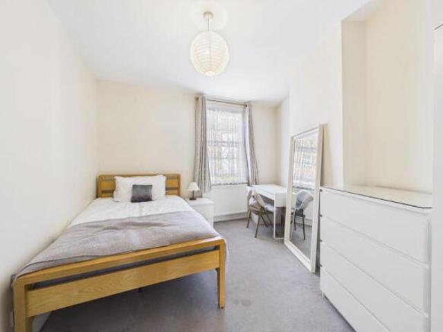 5 bedroom terraced house for rent in Brunswick Road, Gloucester, GL1