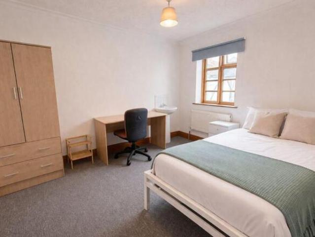5 bedroom terraced house for rent in Brading Road, BN2