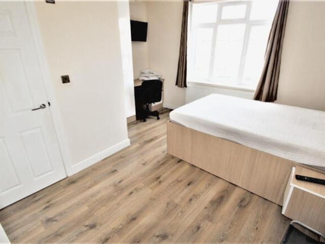 5 bedroom terraced house for rent in Brays Lane, Coventry, CV2 4DZ, CV2