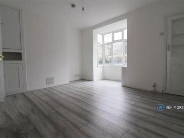 5 bedroom terraced house for rent in Gladstone Avenue, Luton, LU1