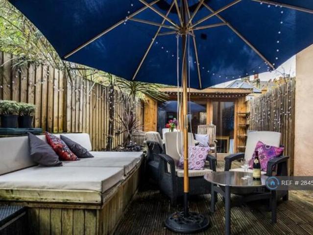 5 bedroom terraced house for rent in Glenroy Street, London, W12