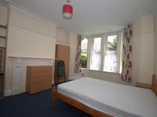5 bedroom terraced house for rent in Gloucester Road, Horfield.