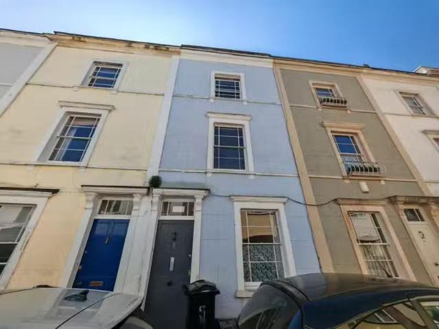 5 bedroom terraced house for rent in Gloucester Street Ref 352.