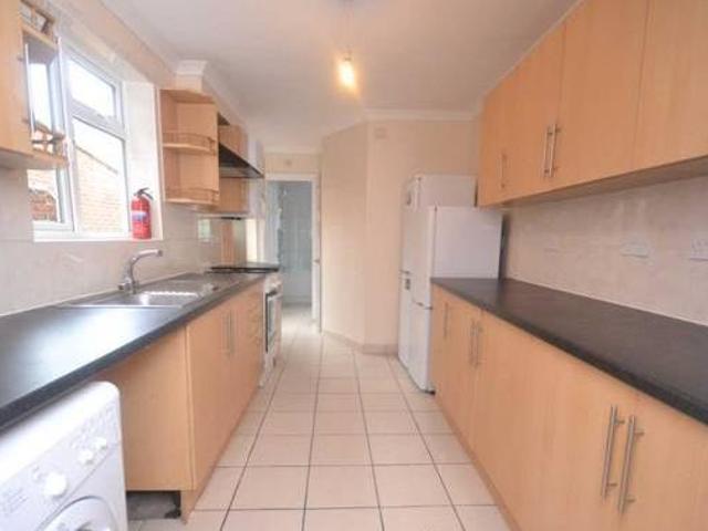 5 bedroom terraced house for rent in Grange Avenue University Area RG6