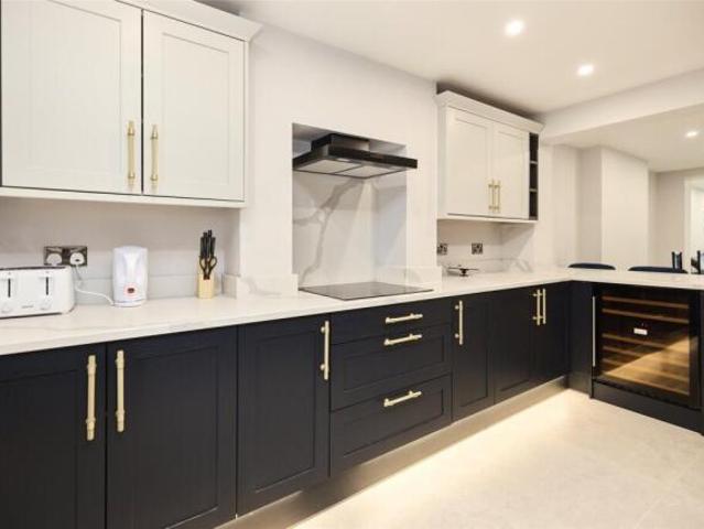 5 bedroom terraced house for rent in Grayling Road, London, N16