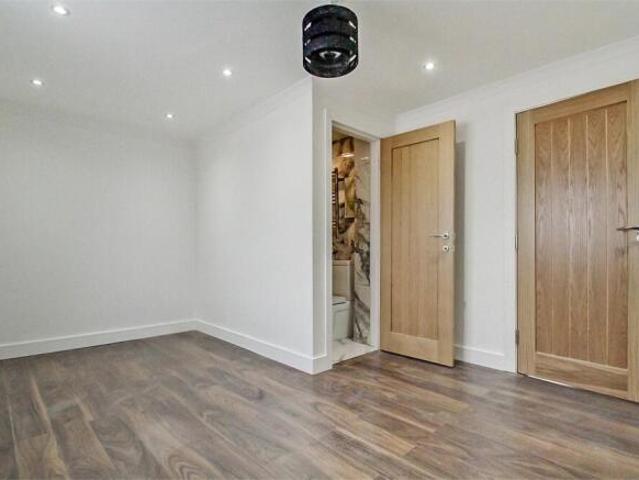 5 bedroom terraced house for rent in Great Benty, West Drayton, UB7