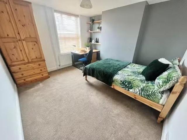 5 bedroom terraced house for rent in Gulson Road, Coventry, We.