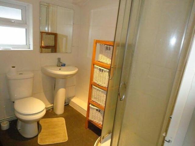5 bedroom terraced house for rent in Dogfield Street, Cardiff, CF24