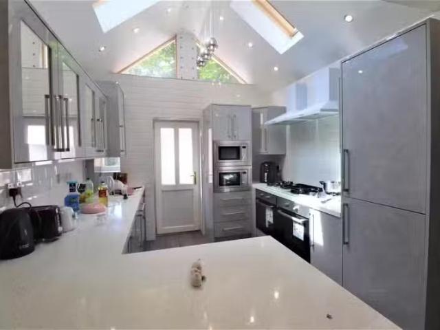 5 bedroom terraced house for rent in Daisy Road, Birmingham, B16