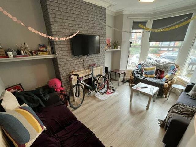 5 bedroom terraced house for rent in Delph Mount Leeds West Yorkshire LS6