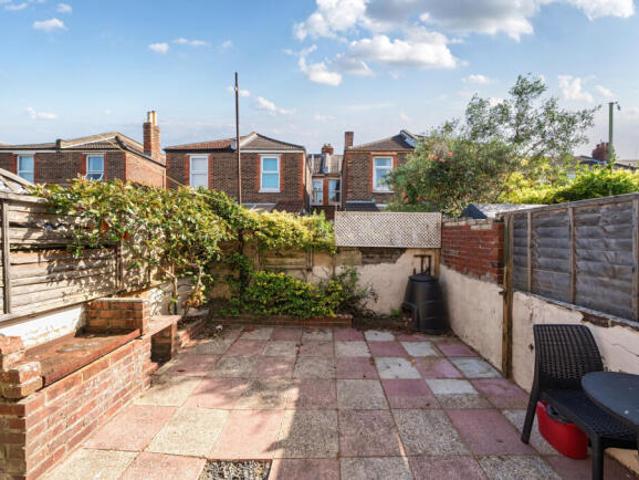 5 bedroom terraced house for rent in Empshott Road, Southsea, Hampshire, PO4