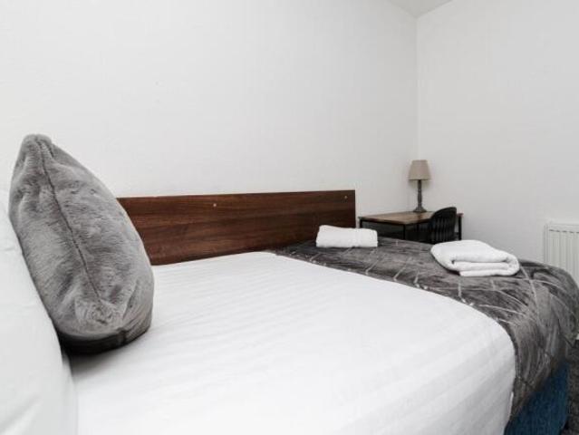 5 bedroom terraced house for rent in Empress Road, Kensington, L7