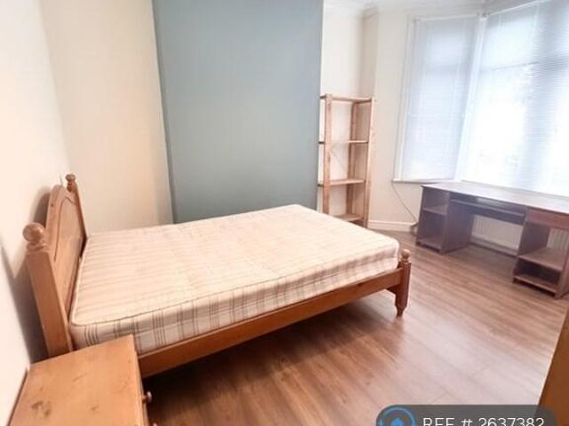 5 bedroom terraced house for rent in Edington Avenue, Cardiff, CF14