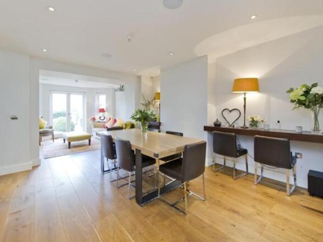 5 bedroom terraced house for rent in Elgin Crescent London W11