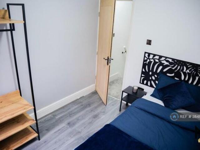 5 bedroom terraced house for rent in Elm Park Road, Reading, RG30