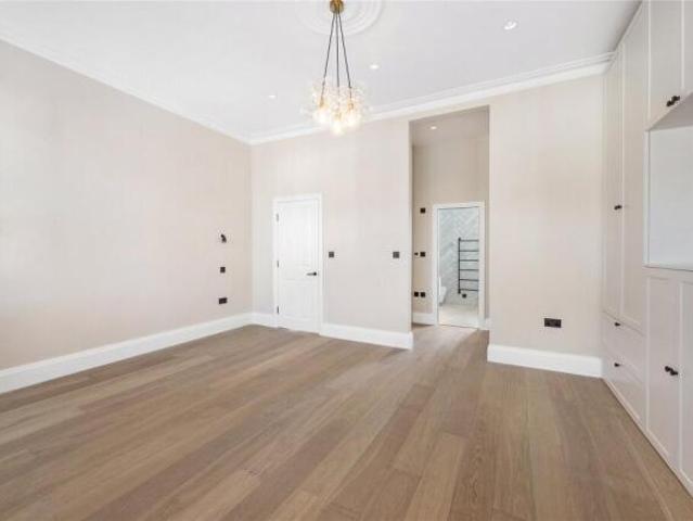 5 bedroom terraced house for rent in Elms Crescent, London, SW4