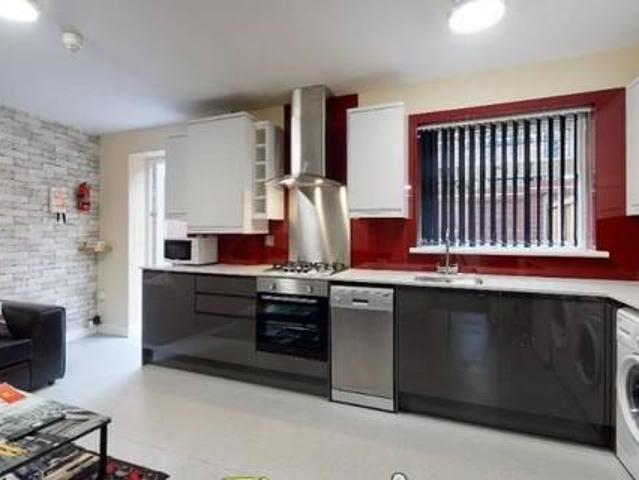5 bedroom terraced house for rent in Evelyn Street Manchester Greater Manchester M14