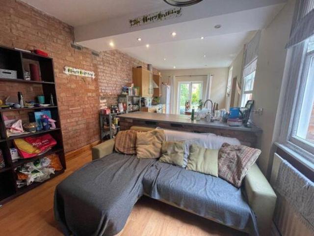 5 bedroom terraced house for rent in Fosse Road South, Leicester, LE3