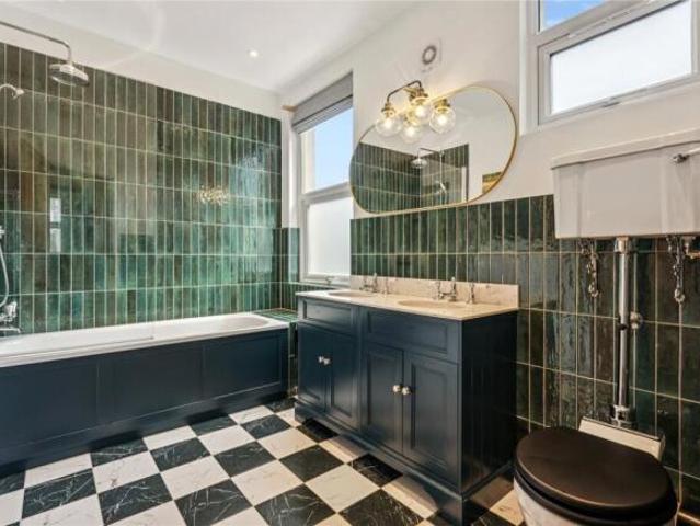 5 bedroom terraced house for rent in Fairmile Avenue, London, SW16