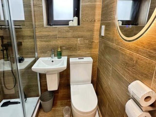 5 bedroom terraced house for rent in Felstead Way, LU2