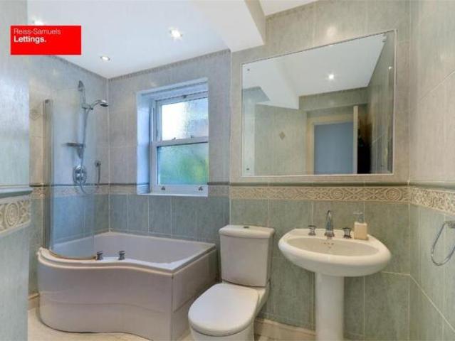 5 bedroom terraced house for rent in Ferry Street, London, E14