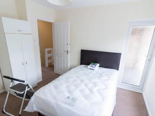5 bedroom terraced house for rent in Fiona Close Winchester SO23