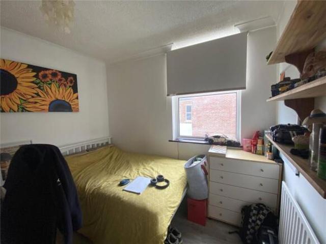 5 bedroom terraced house for rent in Francis Avenue, Southsea, Hampshire, PO4