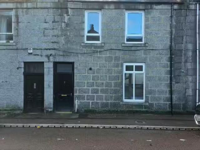 5 bedroom terraced house for rent in Fraser Road, City Centre.