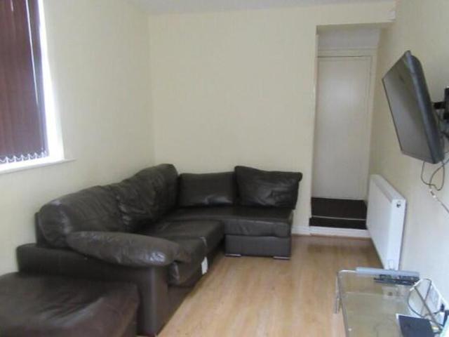5 bedroom terraced house for rent in Furness Road, Manchester, Greater Manchester, M14