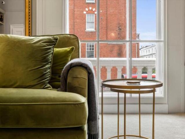 5 bedroom terraced house for rent in Kensington Church Street, London W8