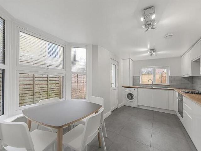 5 bedroom terraced house for rent in Kincaid Road, Peckham, SE15