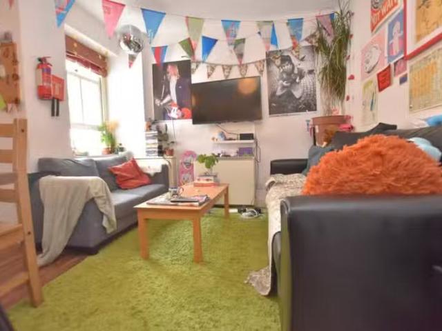 5 bedroom terraced house for rent in Hotwell Road, Flat 9, Dow.