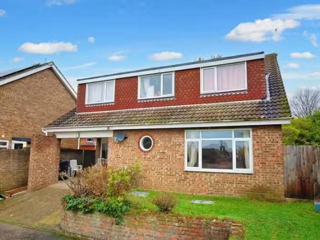 5 bedroom terraced house for rent in Howe Close, Colchester, E.