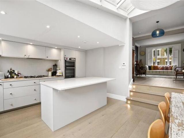 5 bedroom terraced house for rent in Holmead Road, Sands End, SW6