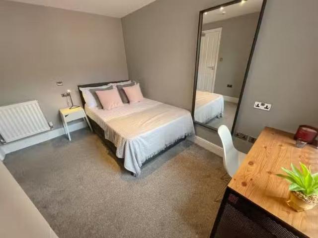 5 bedroom terraced house for rent in Halsbury Road, L6 6DG,, L6
