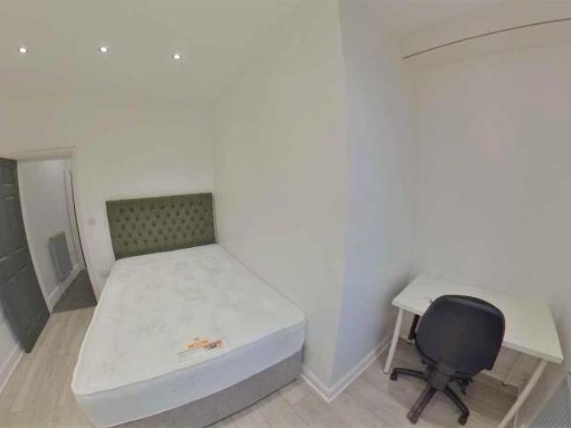 5 bedroom terraced house for rent in Harold Terrace, Hyde Park, Leeds, LS6