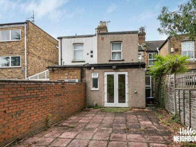 5 bedroom terraced house for rent in Heath Road, Hounslow, TW3