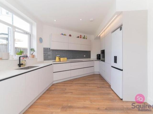 5 bedroom terraced house for rent in Hillcourt Avenue, London, N12