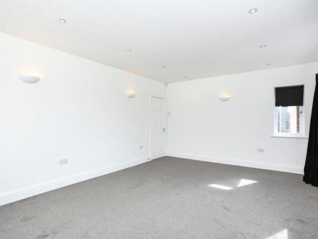 5 bedroom terraced house for rent in Oakley Road, BR2