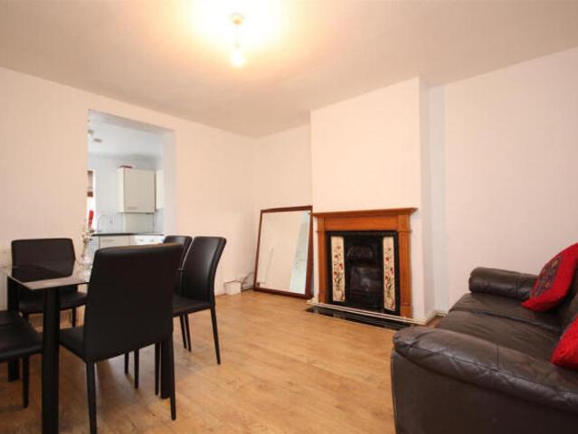 5 bedroom terraced house for rent in Olive Road, London, W5 4, W5