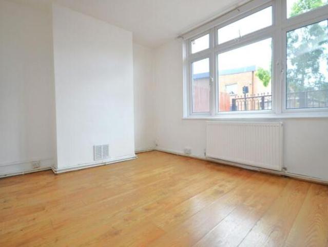 5 bedroom terraced house for rent in Olive Road, London W5 4JH, W5